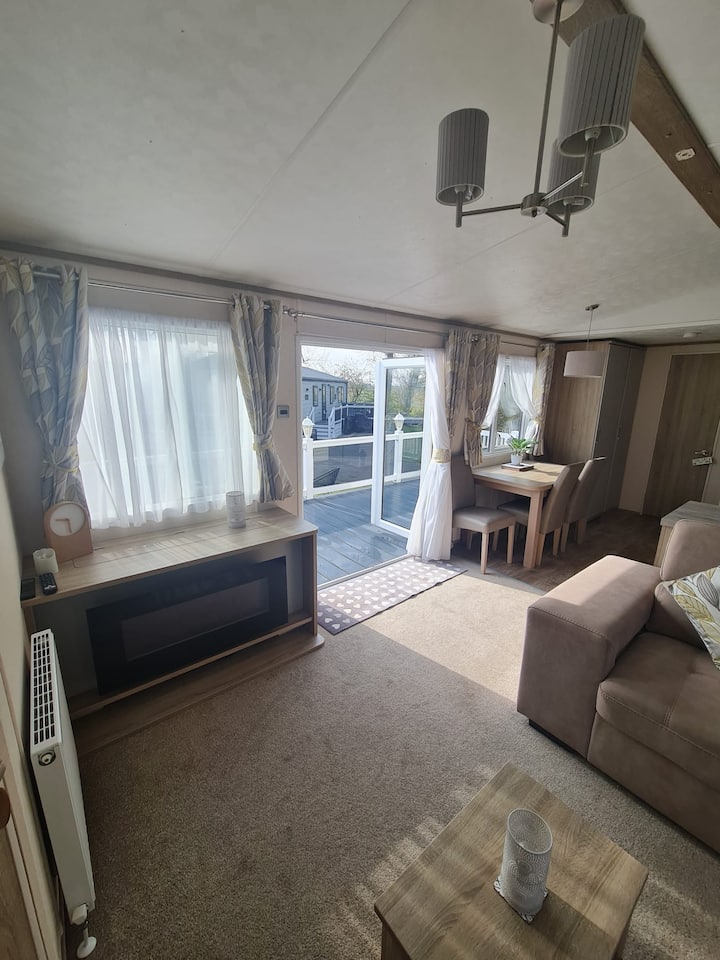 Relax & Unwind, Beautiful Caravan At Marlie Park - 