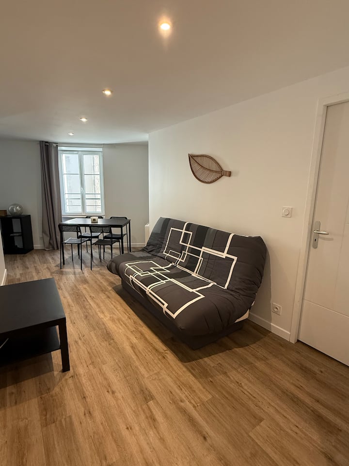 4-niché Derrière La Charmante éGlise - Le Palais