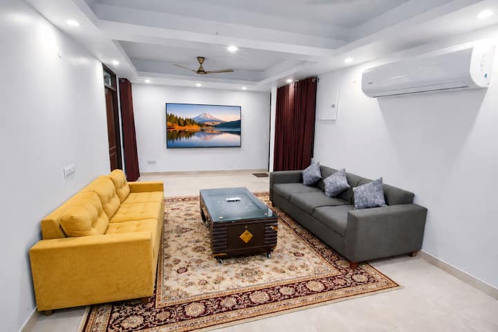 Luxury 2bhk Apartment In Saket Metro - New Delhi