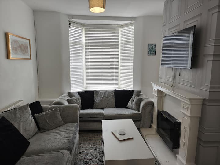 Central 3 Bed House | Families & Contractors - Liverpool