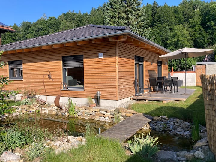 5* Bungalow 80m² Am Teich Mit Terrasse & Garten - Chieming