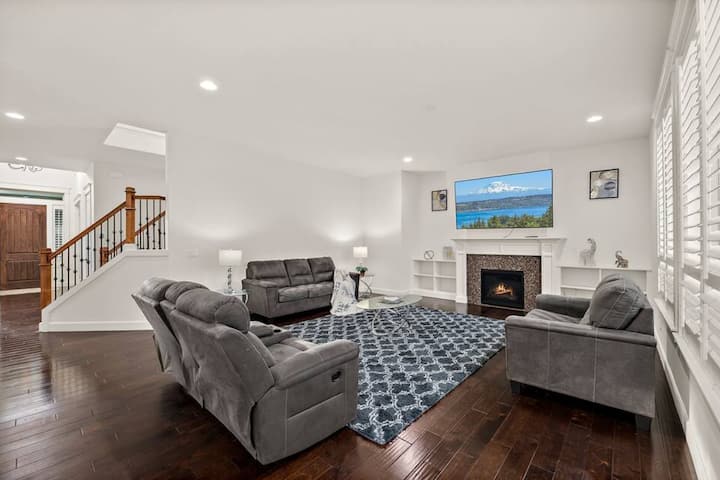 Spacious 5br Home W/ Fireplace Near Golf Course - Port Orchard, WA