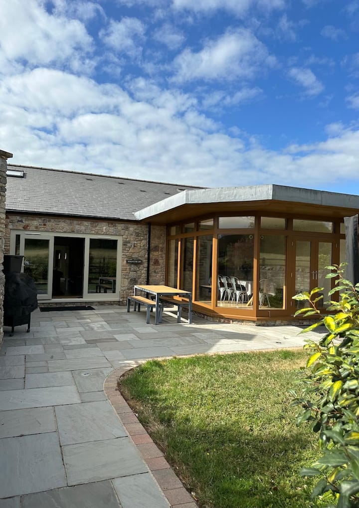 Luxury, Spacious Contemporary Home, Pool, Gym. - Glastonbury