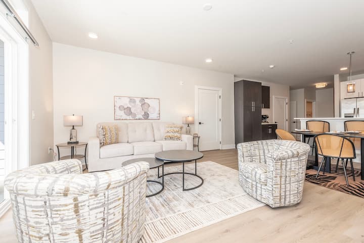 Lovely 3br Condo In The Flats At Coastal Station - Rehoboth Beach, DE