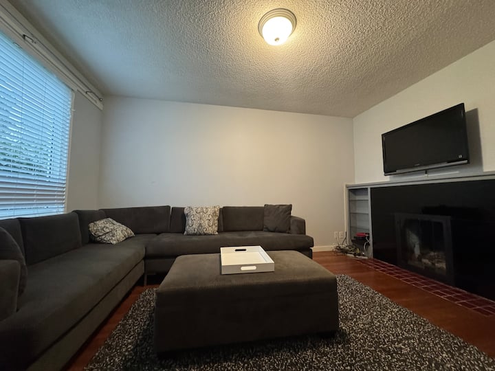 Vancouver View Home W/ Hot Tub Near Downtown - Burnaby