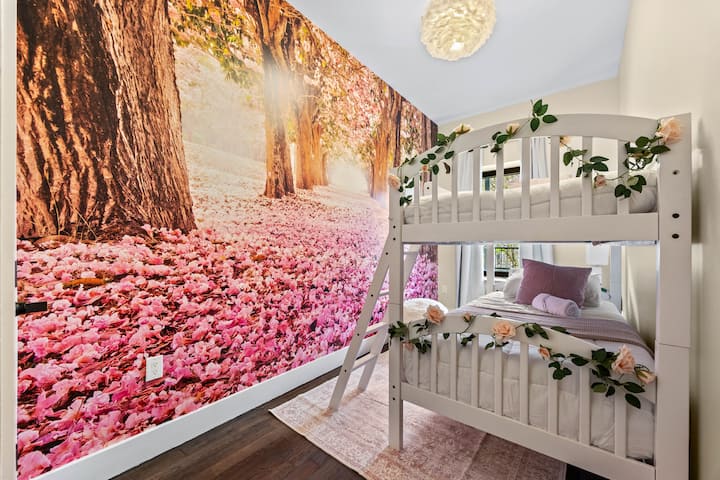 Explore Brooklyn Stay | 3 Bedrooms + Patio - Richmond Hill - Queens NY