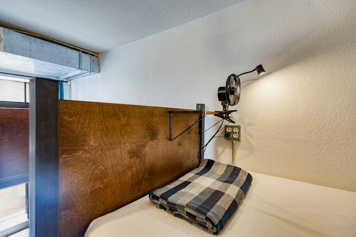 Firehouse Hostel - Economy Dorm - Austin, TX