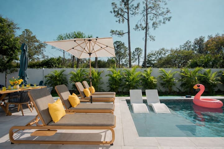 Luxurytampa Escape! In Ground Pool-sleeps 22! - Tampa, FL