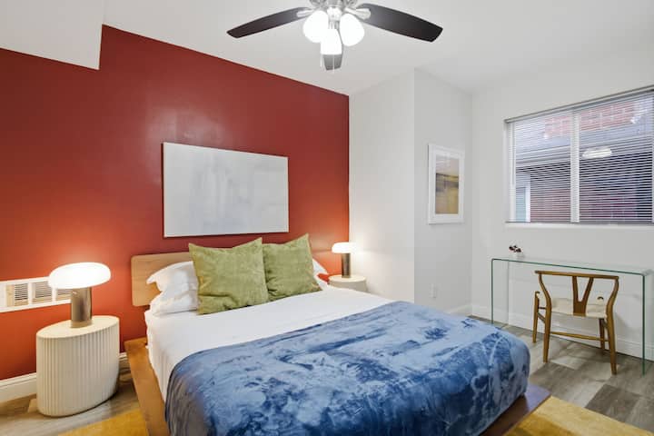 Chic South City Flat: Near Ted Drewes & Parks - Clayton, MO