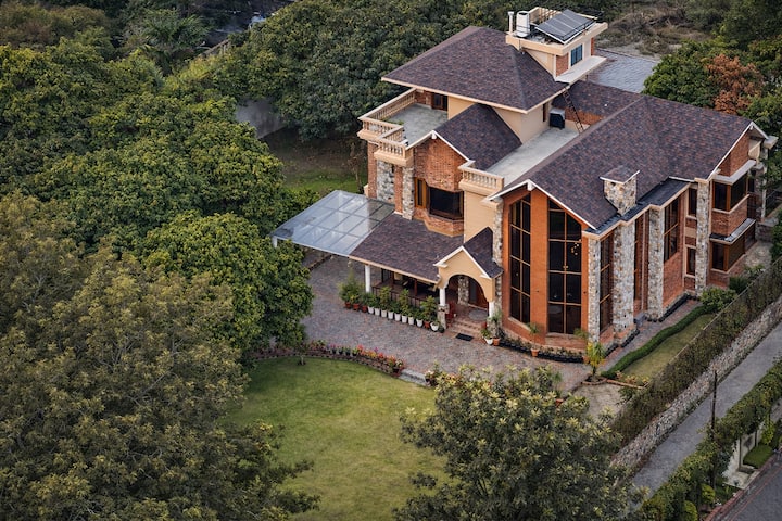 Royce Estate–4bhk Luxvilla | Lawn•bonfire•bbq•chef - Dehradun