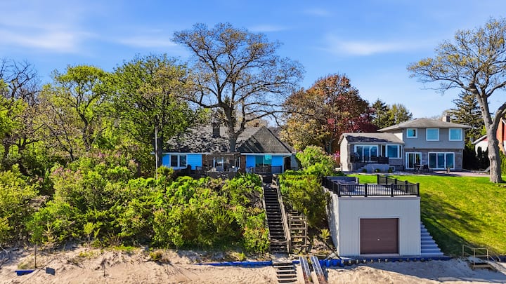 Between Lake & Sky I Waterfront & Private Beach - Sarnia