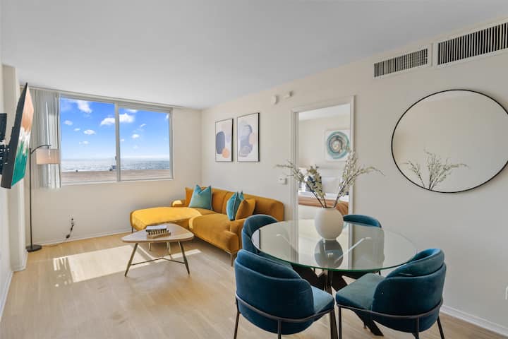 Sea Glass Jade' Oceanfront Full Beach & Ocean View - Santa Monica, CA