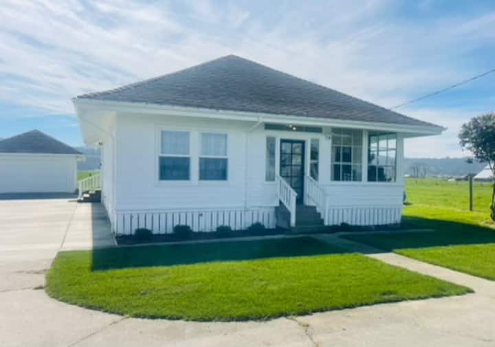 Ferndale Farmhouse Retreat - Ferndale, CA