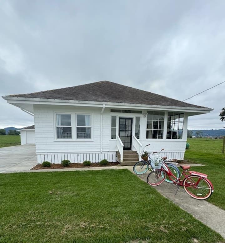 Ferndale Farmhouse Retreat - Ferndale, CA