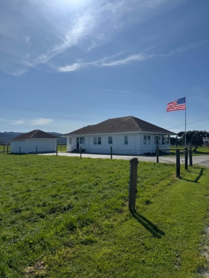 Ferndale Farmhouse Retreat - Ferndale, CA
