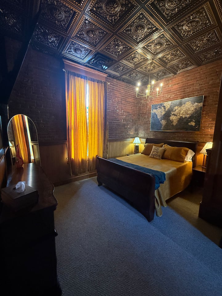 Cozy & Unique A Readers Retreat | Downtown Bedford - Bedford, IN