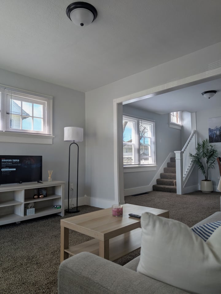 Modern Cozy Home, Free Parking, Near Downtown - Dayton, OH