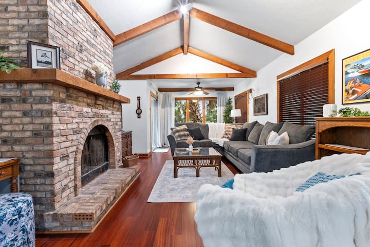 "Chalet" Lake House/walking Path/fenced Yard/dock - Winter Haven