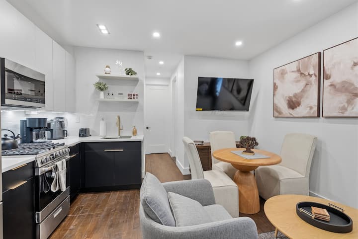 Vibrant 2br Metlife Access/path Nyc + Parking Spot - Brooklyn, NY