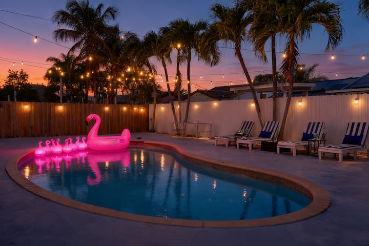 Luxury Private Resort-style Backyard W/ Pool - Bahamas