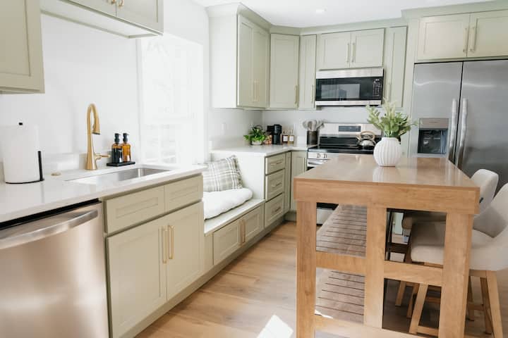 King Bed | Hot Tub | Game Room | 14 Min Keeneland - Lexington, KY