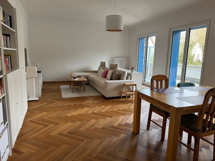 Stilvolle Wohnung Mit Balkon In Top-lage - Bonn