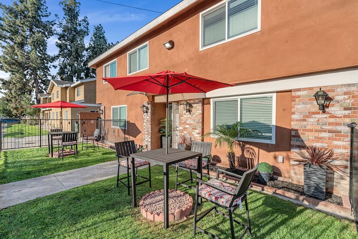 Spacious And Comfortable Downey Home With Patio - Downey, CA