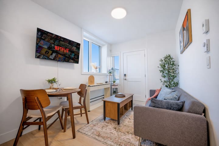 Cozy Renfrew Stay | Downtown, Shops, Dining & Hwy - Vancouver