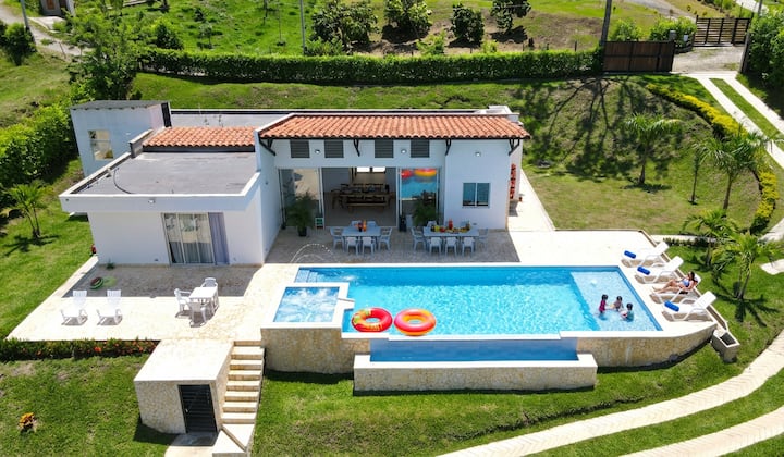 Villa Privada · Piscina Infinita · Cancha Fútbol - San Jerónimo