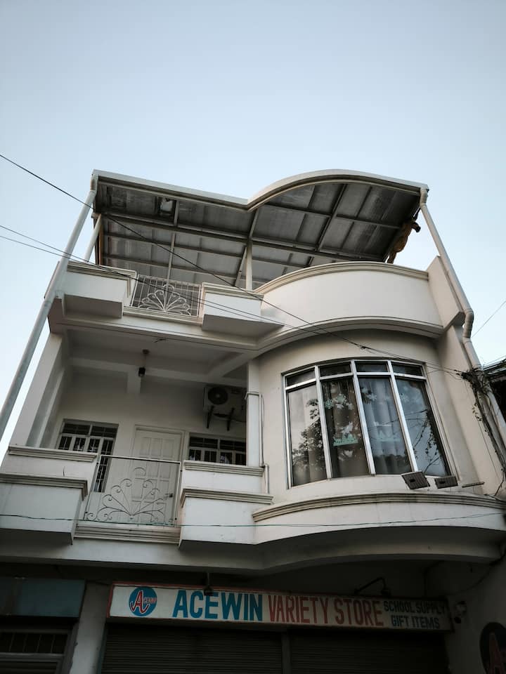 Dans Crib - Candelaria