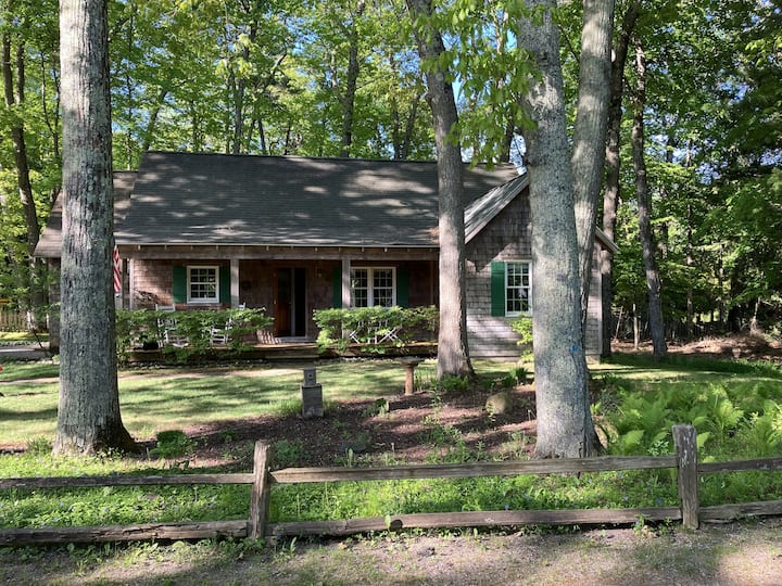 Leland Cottage Walkable To Beach & Town - Shell Lake, Maple City