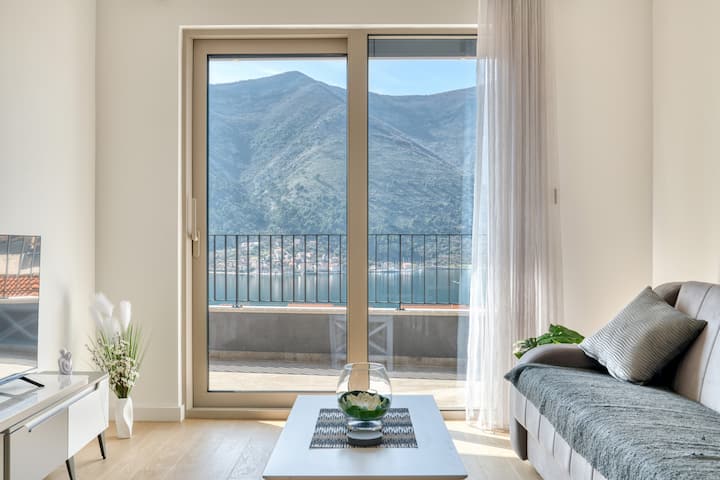 Boka Gardens Sea View Apartment By Mn Property - Kotor