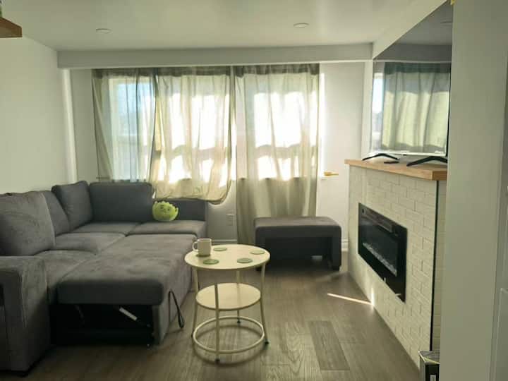 Bright, Newly Renovated 2-b Gem In Oakwood Village - Toronto