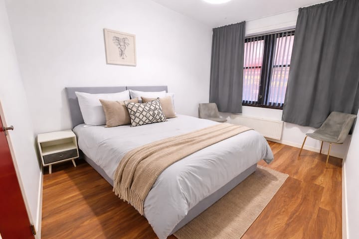 Stylish Sleeps 6 | Free Parking | Near Centre - Glasgow