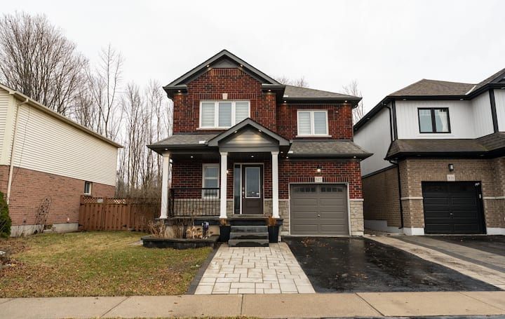 Cozy Oshawa Family Escape - Oshawa