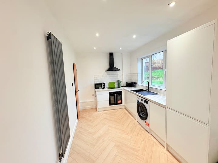 4br House W Driveway Parking, Long Stay - Glasgow