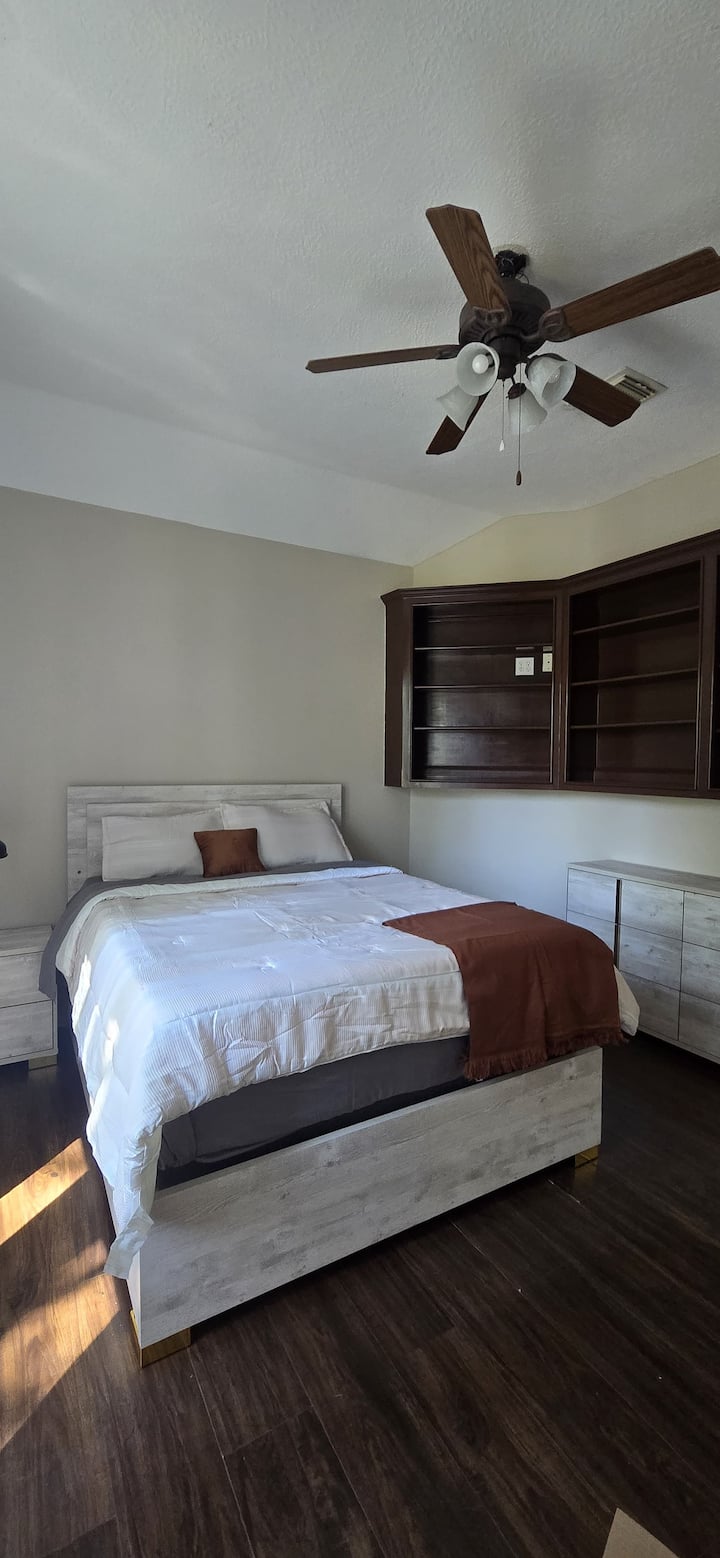 2nd Floor Queen White Room W/ Pool. Lgbt Friendly - Houston, TX