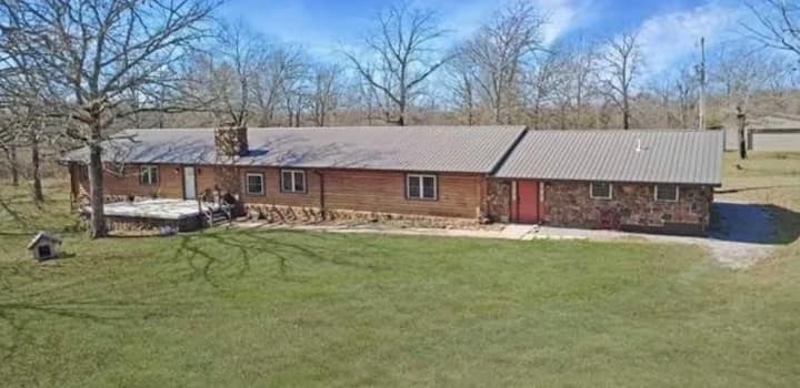 6 Bedroom Cabin With 28 Private Secluded Acres - Tahlequah, OK