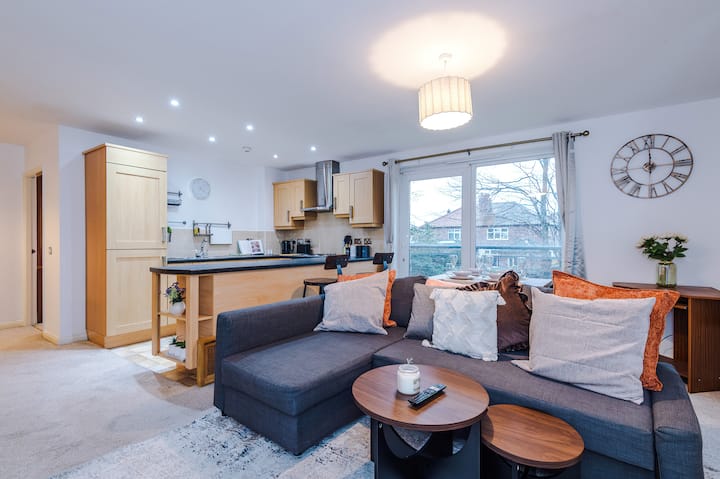 Modern Altrincham Hub | 2br Gem + Free Parking - Altrincham
