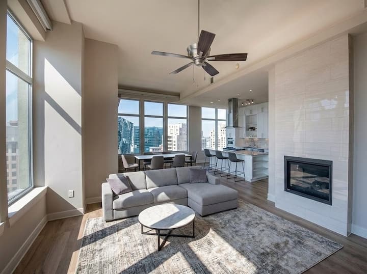 Modern 2 Br Luxury Suite With 24/7 Concierge - Dallas, TX