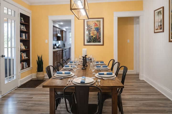 Travelers Retreat/king Beds/game Room/play House - Joliet, IL