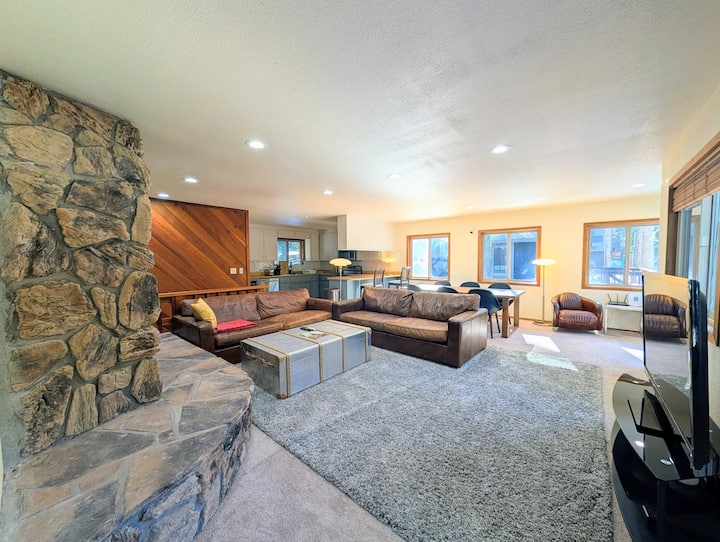 Mountain Escape With Private Sauna & Forest Views - Truckee, CA