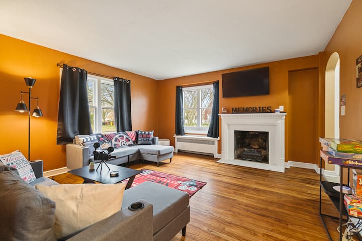 Theater Nights, Game Room & Balcony Delights - Rockford, IL