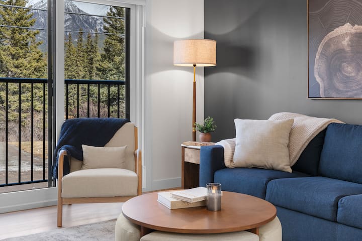 Downtown Core | Views | New Build | Full Kitchen - Canmore