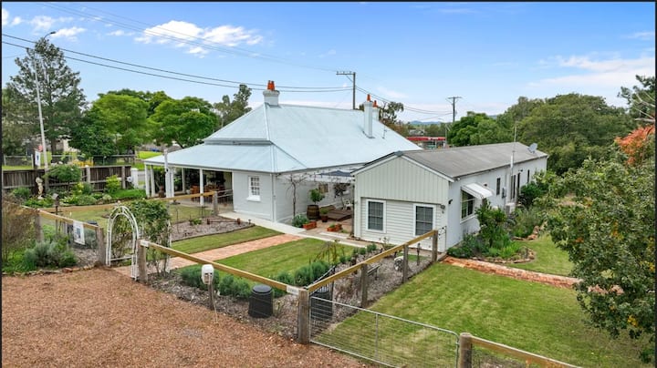 St Aubins Arms Guest House Circa 1837 - Scone