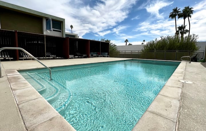 Downtown Mid-century Condo - Palm Springs, CA