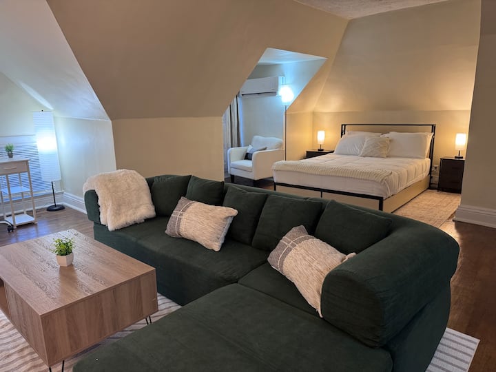 Stylish Private Loft Suite W/ Lounge & Desk - Bridgeport, WV