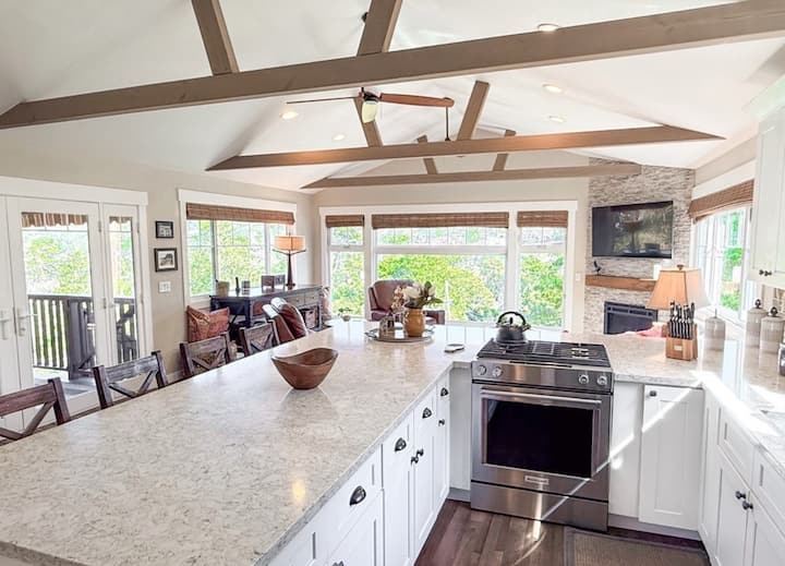 Treetop Retreat Close To Beach - Cambria, CA