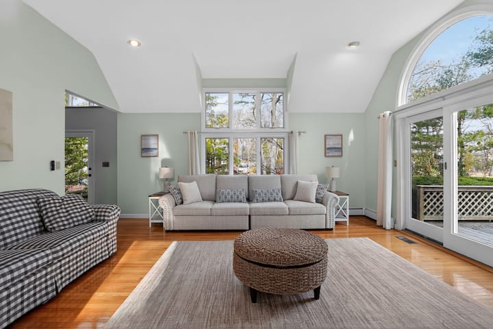 Cape Escape: Walk To Lake, Minutes To Beaches - Falmouth, MA