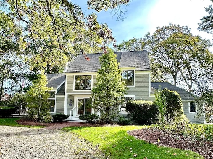 Cape Escape: Walk To Lake, Minutes To Beaches - Mashpee, MA